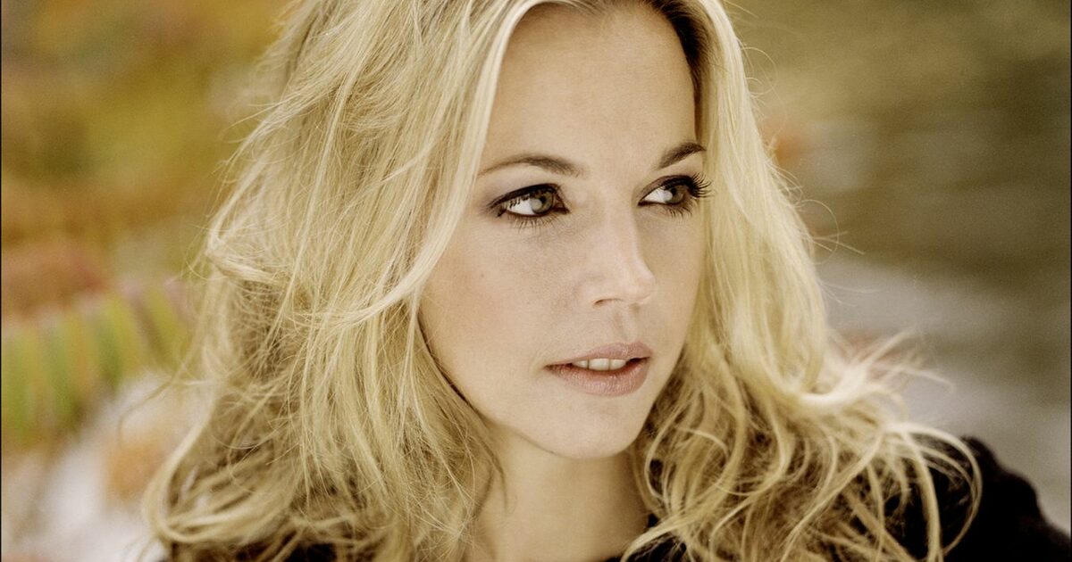 MOJCA ERDMANN & MALCOLM MARTINEAU